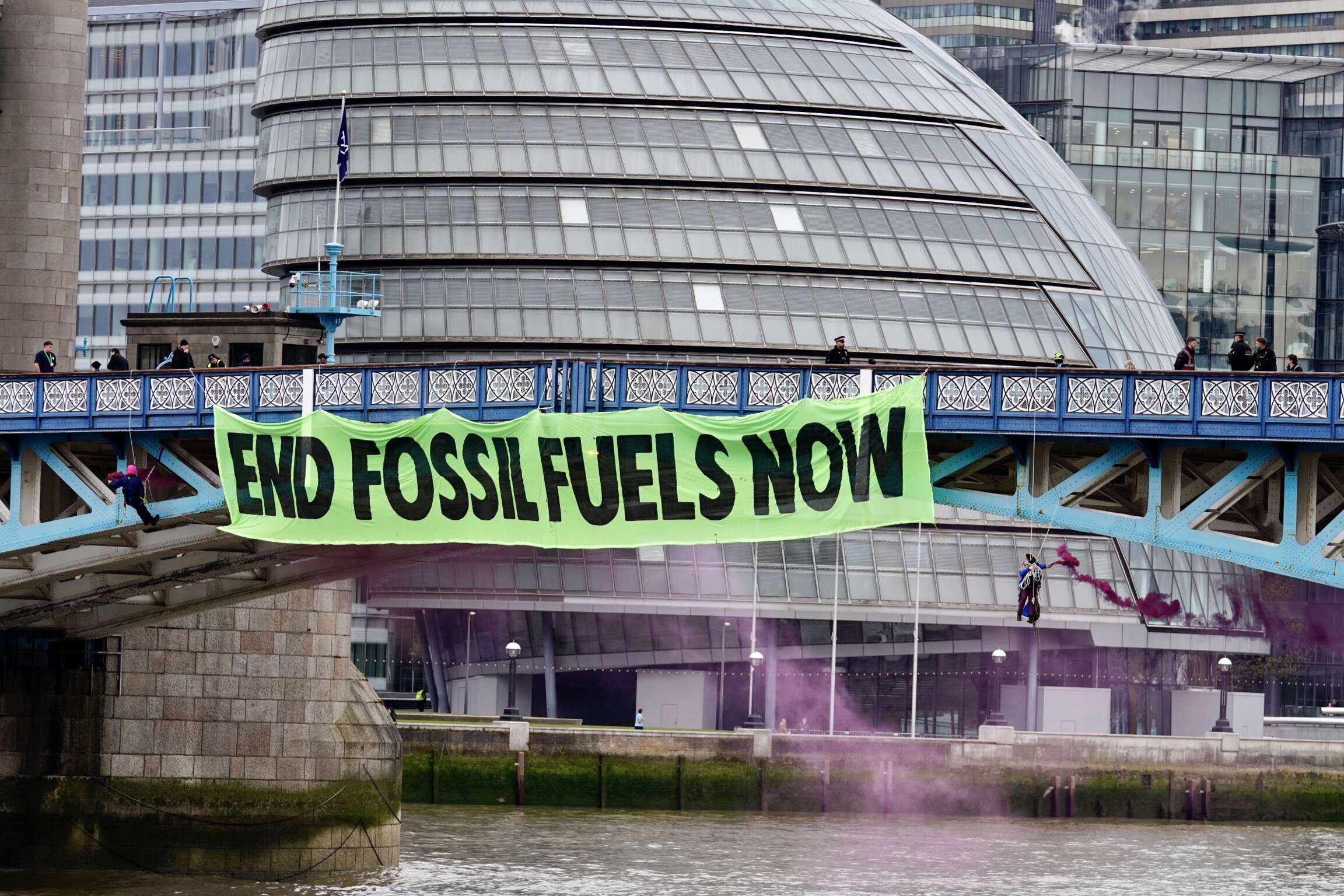 BREAKING: Extinction Rebellion drop huge banner off Tower Bridge on eve ...