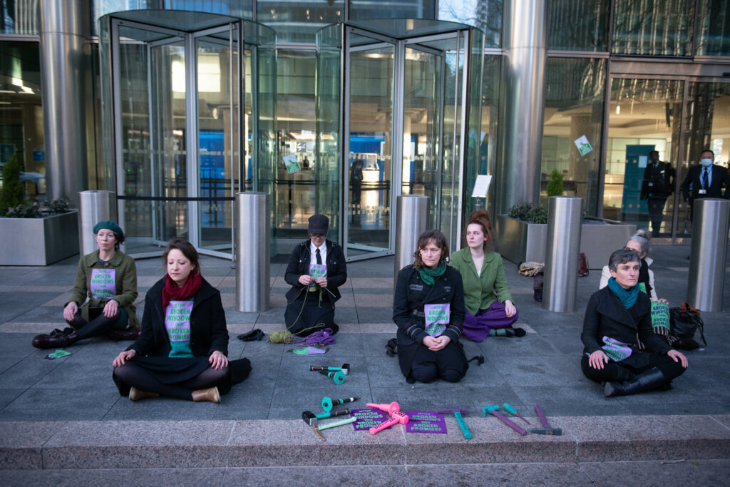 Extinction Rebellion vs Barclays: Crown Court trial begins Tuesday ...