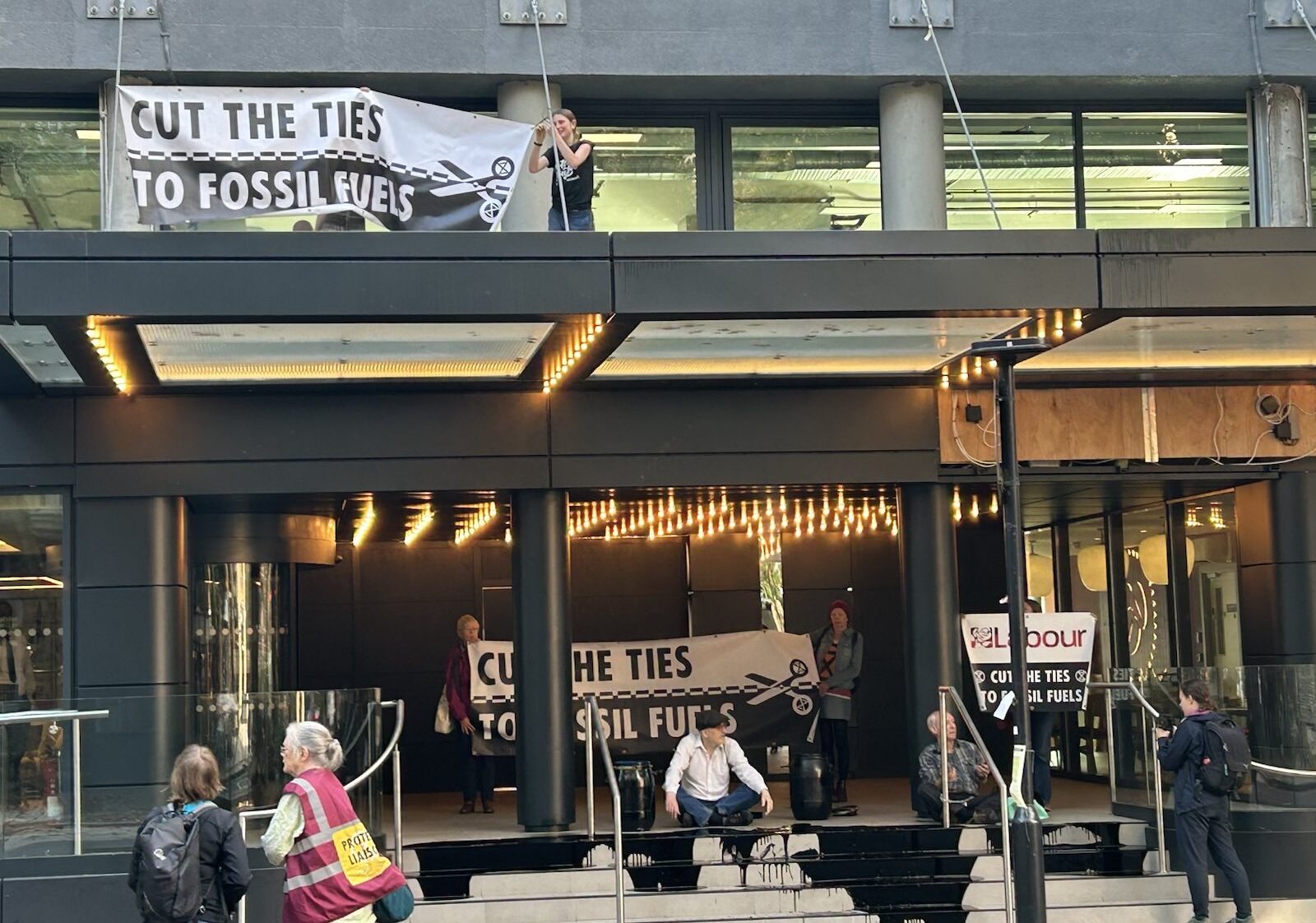 Extinction Rebellion targets Labour Party HQ to demand radical ... Extinction Rebellion targets Labour Party HQ to demand radical ...