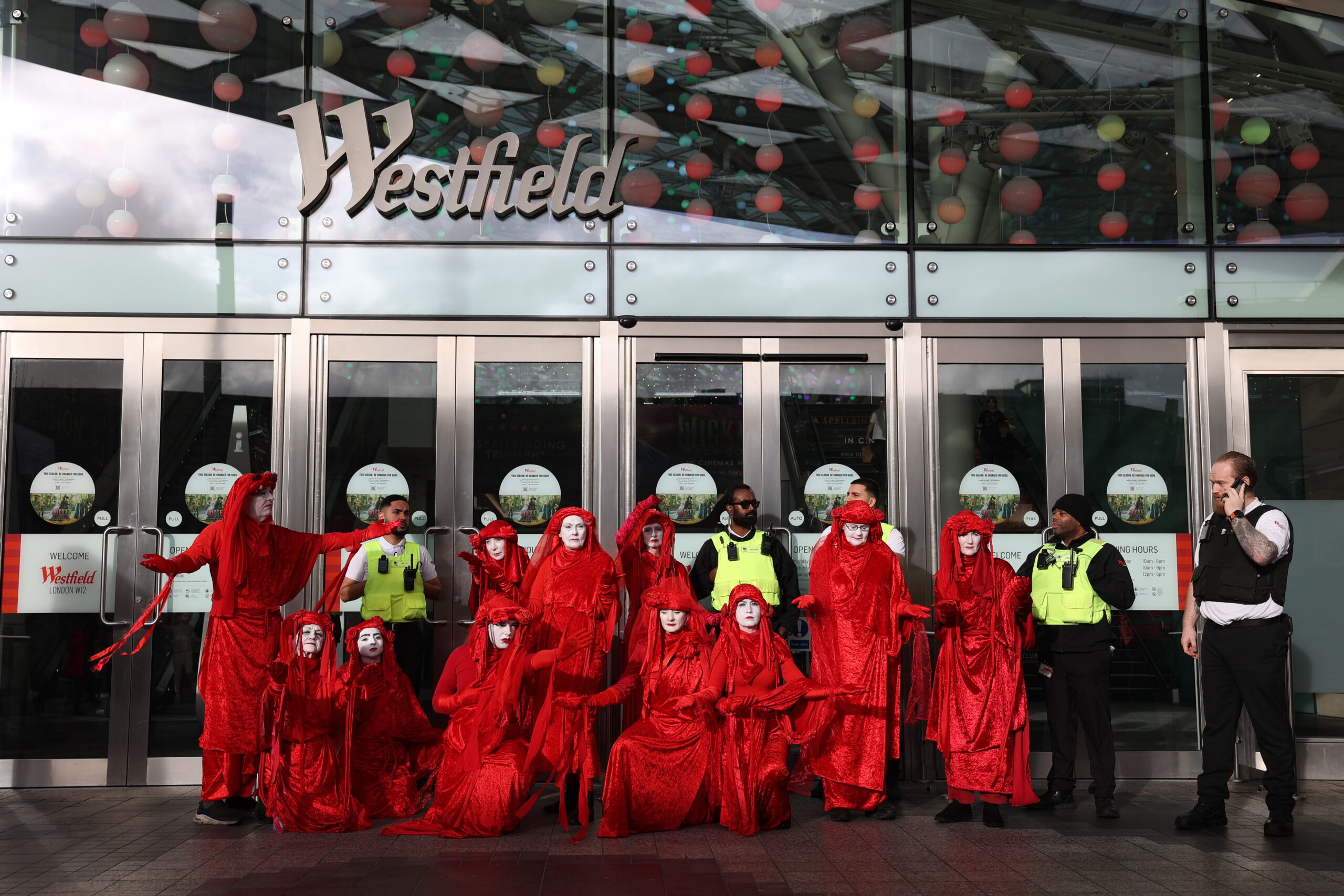 Security, dogs and silent protest: Why Westfield shut down a festive ...